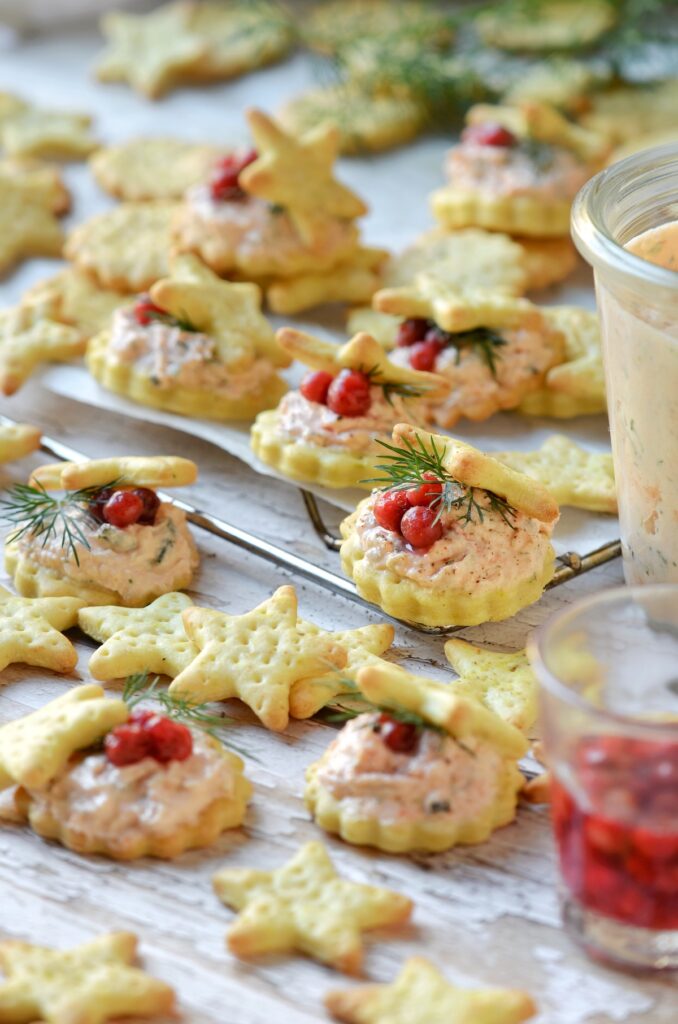 Amuse bouche de Noël : réalisez vos crackers de fêtes à la truite